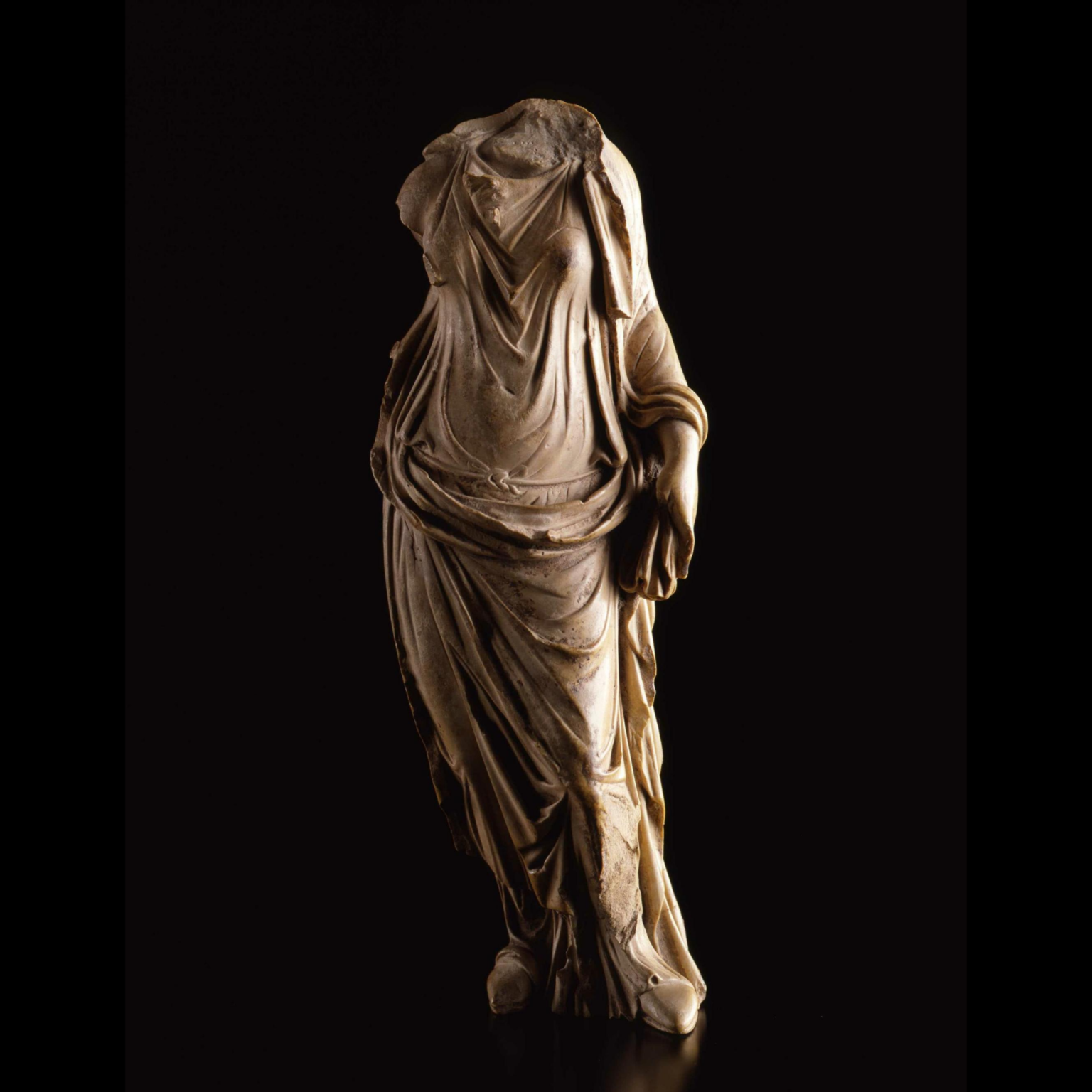 Statue de femme drapée - Musée Barbier-Mueller